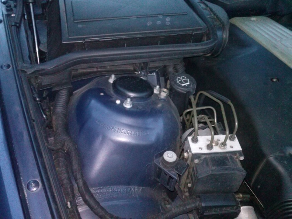 крышки стоек передних — BMW 5 series (E39), 2,5 л, 2003 года | запчасти ...