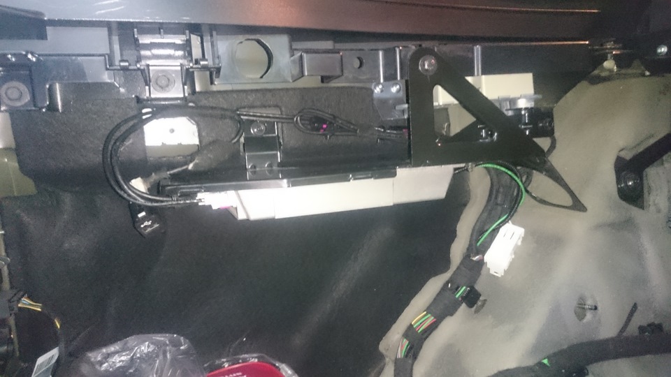 # Установка Combox — BMW X5 (E70), 3 л, 2011 года | аксессуары | DRIVE2