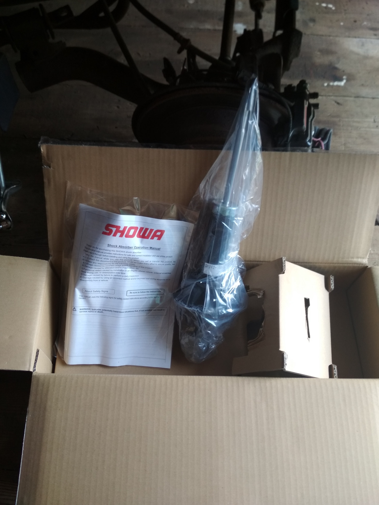 Стойки предние от CR-V 4 RM и задние Showa QH4210810 — Honda CR-V (RE), 2,4 л, 2007 года ...