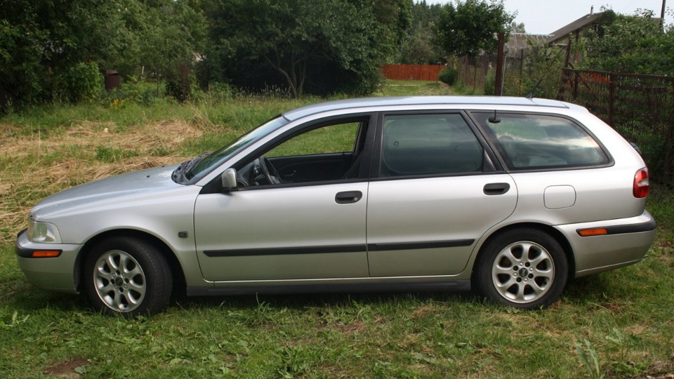 Куплю родной СПОЙЛЕР на V40 — Volvo V40 (1G), 1,9 л, 2002 года ...