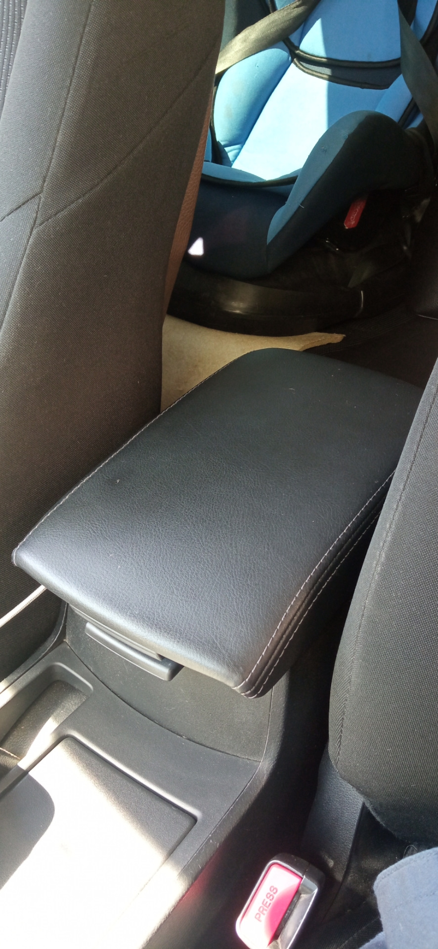 Сдвижной подлокотник от 6gh — Mazda 3 (2G) BL, 1,6 л, 2011 года ...