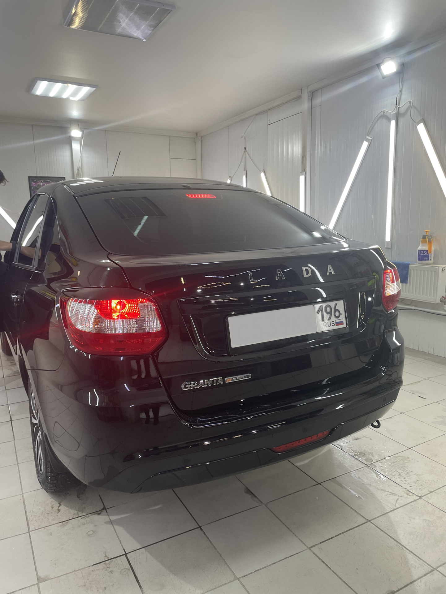Тонировка 🙌🏼 — Lada Гранта Лифтбек (2G), 1,6 л, 2022 года | тюнинг | DRIVE2