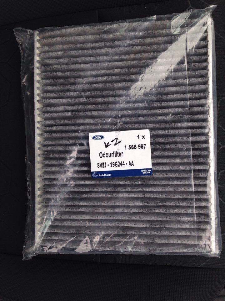 1566997 Фильтр вентиляции салона угольный / B-Max, Fiesta-VI 08~ Ford ...