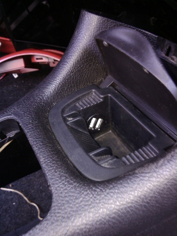 11. Я сделяль! Прикуриватель в пепельнице — Peugeot 206, 1,4 л, 2008 ...