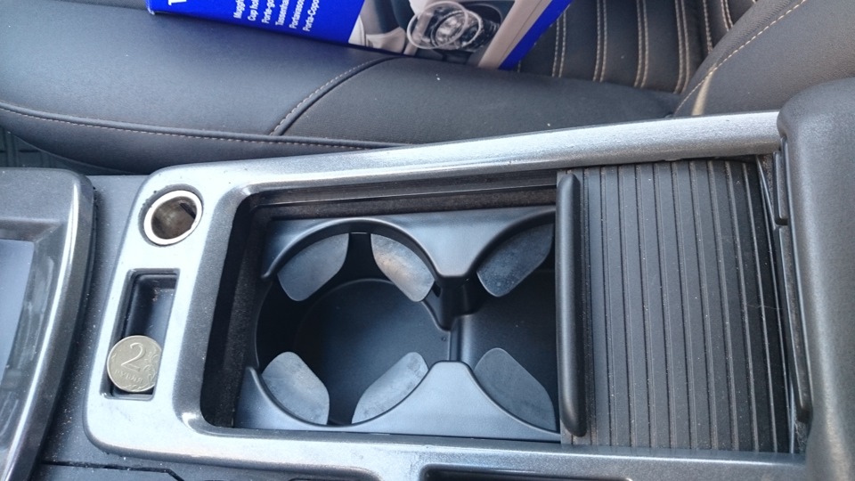 Замена подстаканника. — Volvo V50, 2,4 л, 2008 года | своими руками ...