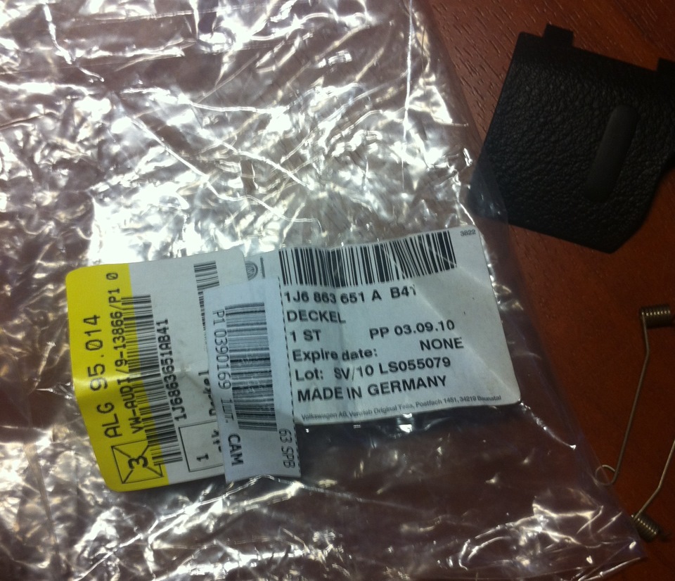 Пыльник замка крышки багажника. — Volkswagen Golf Mk4, 1,4 л, 2001 года ...