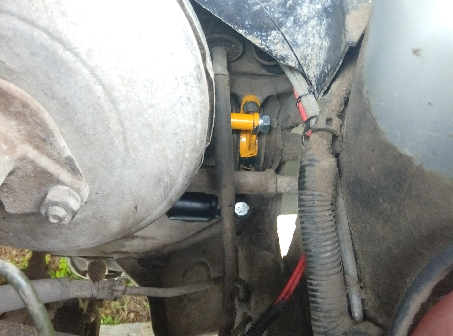 7. Демпфер рулевой рейки + усиление кузова. — Lada 2114, 1,6 л, 2009 ...
