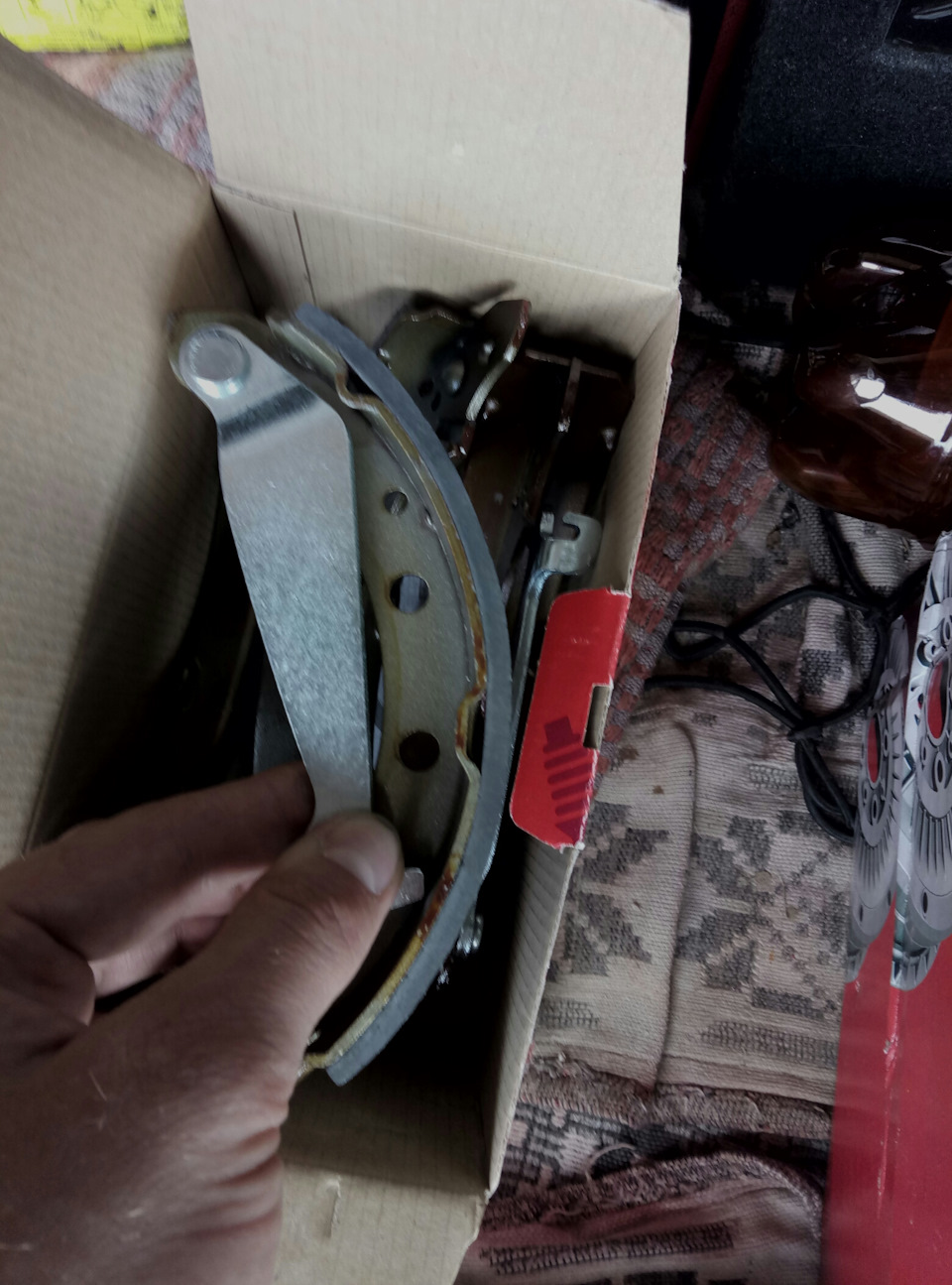 Замена задних тормозов — Skoda Fabia Combi Mk1, 1,2 л, 2007 года ...