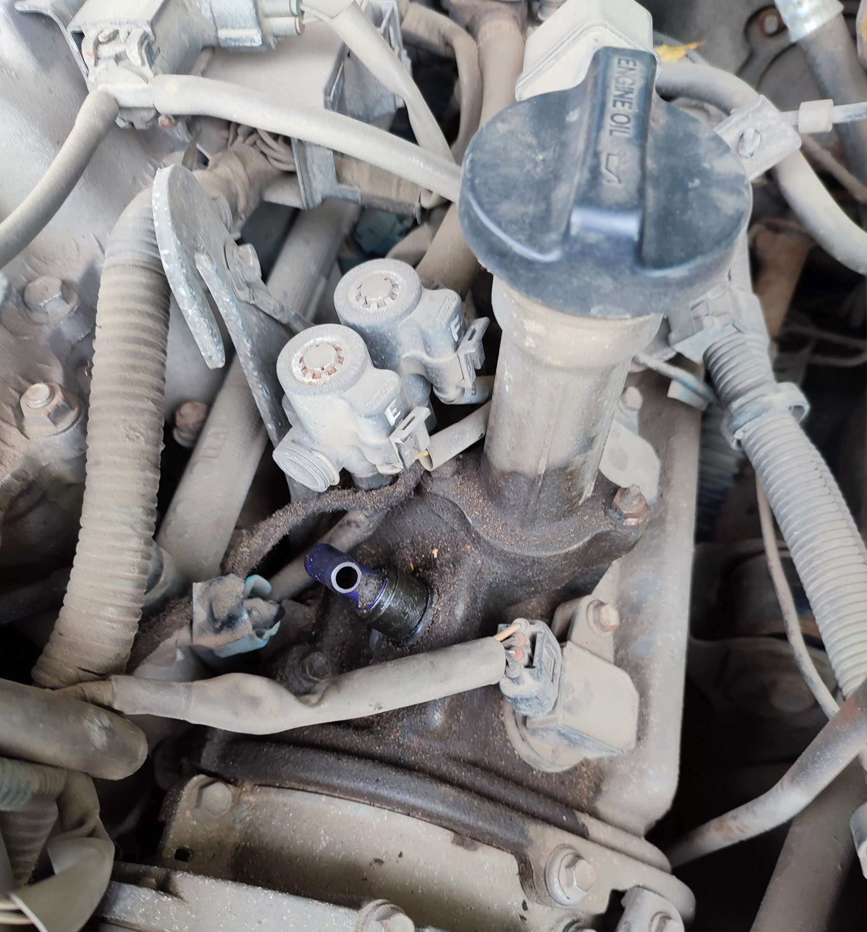 Замена наконечников катушек — Toyota Land Cruiser 100, 4,7 л, 1999 года ...