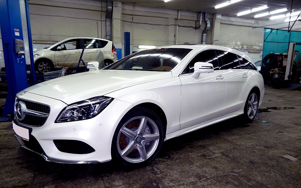 CLS W218 и небольшие доработки + противотуманка — MB Comand на DRIVE2