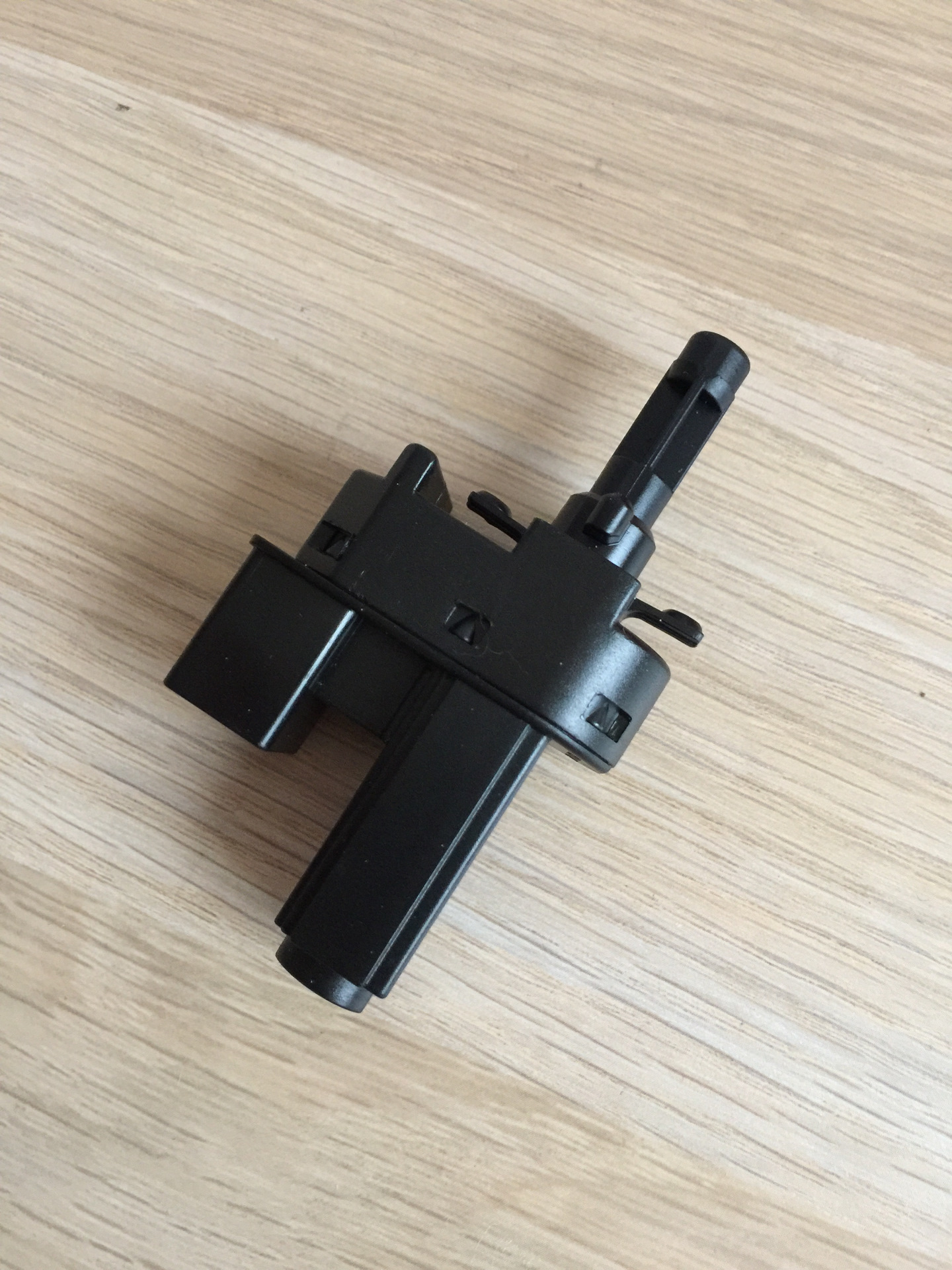 Датчик включения сцепления Land Rover — Ford Focus II Sedan, 1,6 л ...