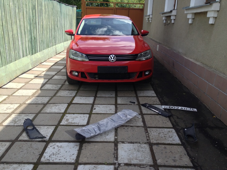 Сетка на решетку радиатора — Volkswagen Jetta VI, 1,4 л, 2012 года ...