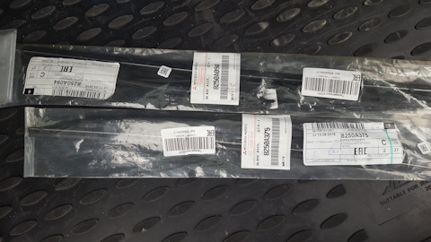 8250A375 Щетка переднего стеклоочистителя в сборе Mitsubishi | Запчасти ...