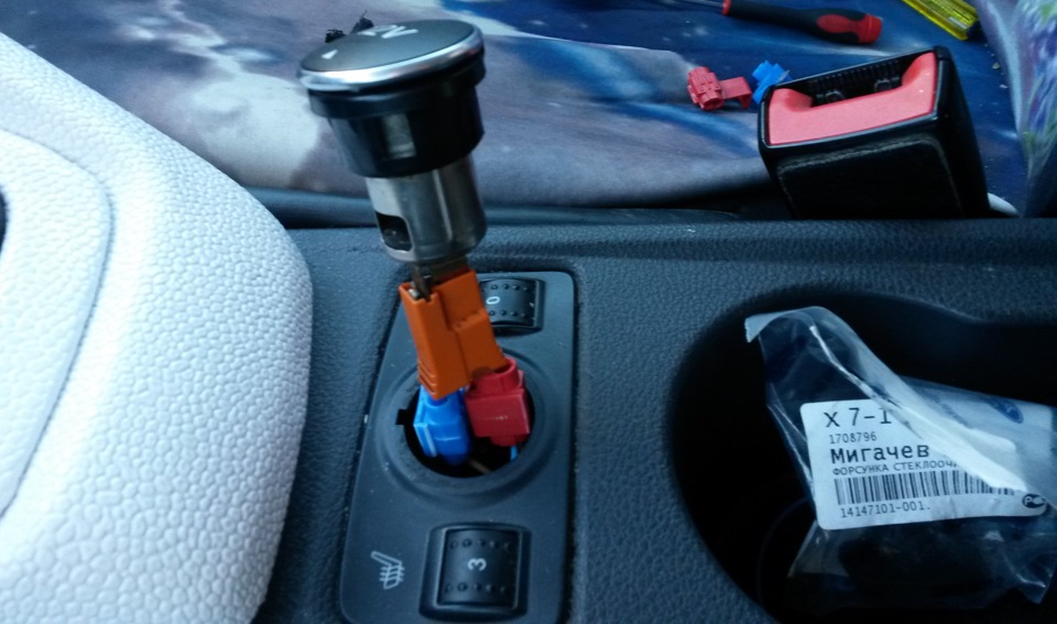 1708796 ФОРСУНКИ ОМЫВАТЕЛЯ ЛОБ СТЕКЛА Foc2011- (без обогрева) веерные ...