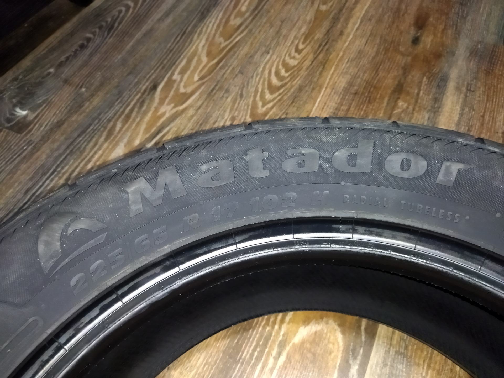 MATADOR MP 85 HECTORRA 4X4 225/65 R17 102H хороший подарок для машины ...