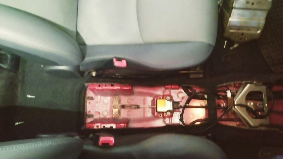 Замена тросиков ручника — Toyota Prius V, 1,8 л, 2013 года | визит на ...