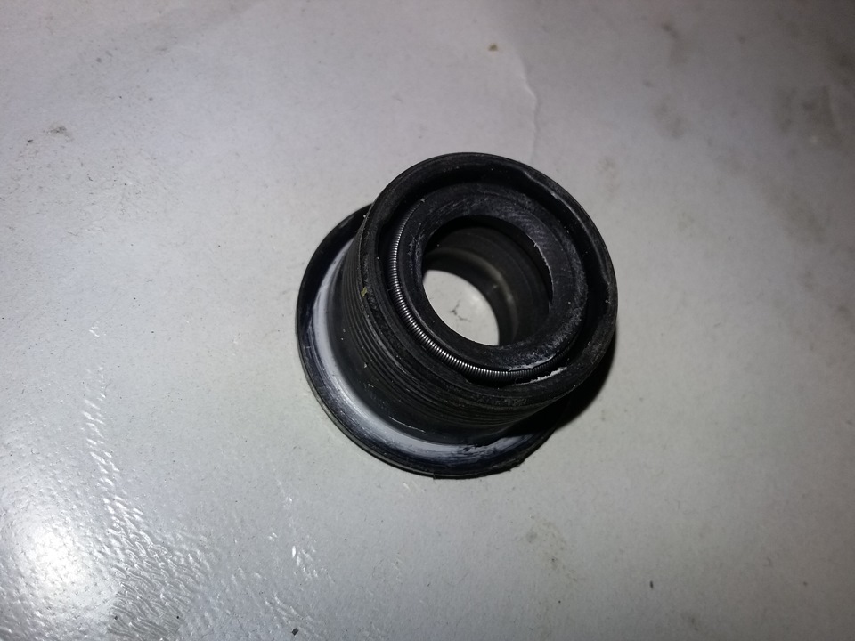 достал эт сальник — Skoda Felicia, 1,3 л, 1997 года | запчасти | DRIVE2