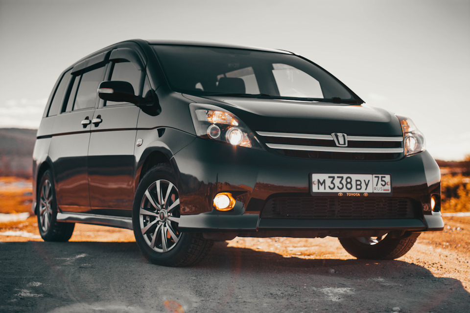 Toyota Isis PLATANA V-SELECTION — Toyota Corolla Fielder (E130), 1,5 л ...