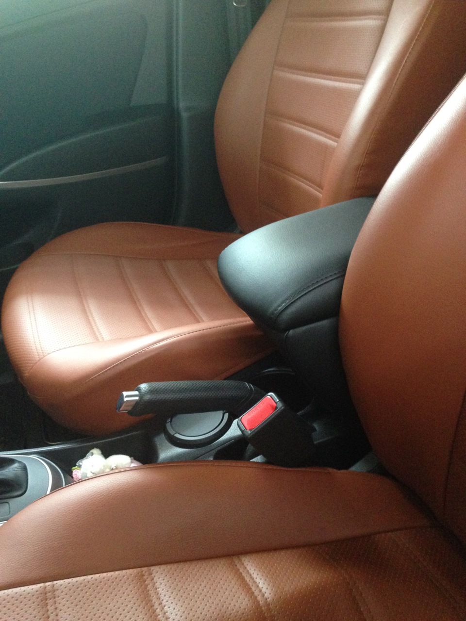Поставил подлокотник — Hyundai Solaris Hatchback, 1,6 л, 2015 года ...