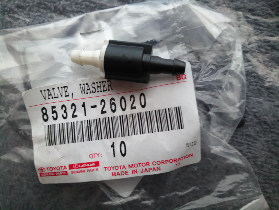 Ремонт трубки омывателя стекла — Volkswagen Transporter T5, 1,9 л, 2008 ...