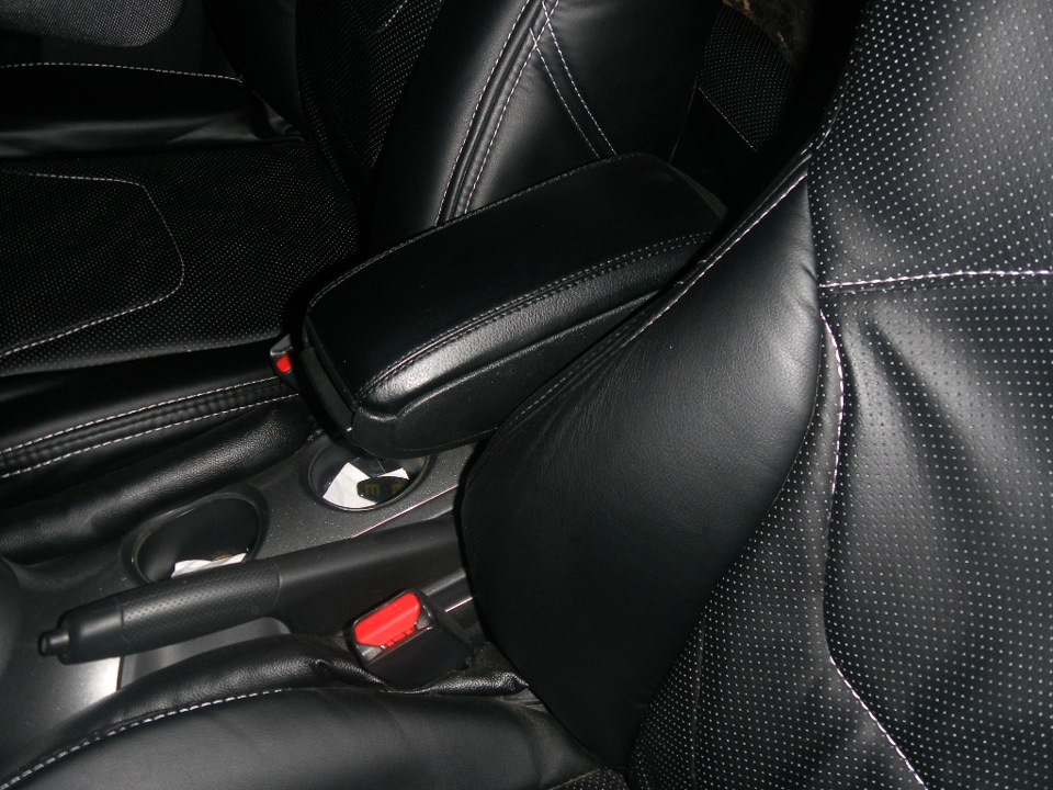 подлокотник — Nissan Juke (1G), 1,6 л, 2014 года | аксессуары | DRIVE2