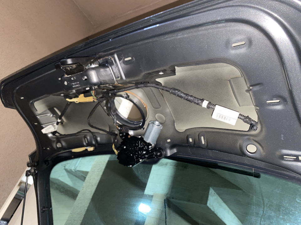 Течь в багажнике — Volkswagen Polo Hatchback Mk5, 1,4 л, 2010 года ...