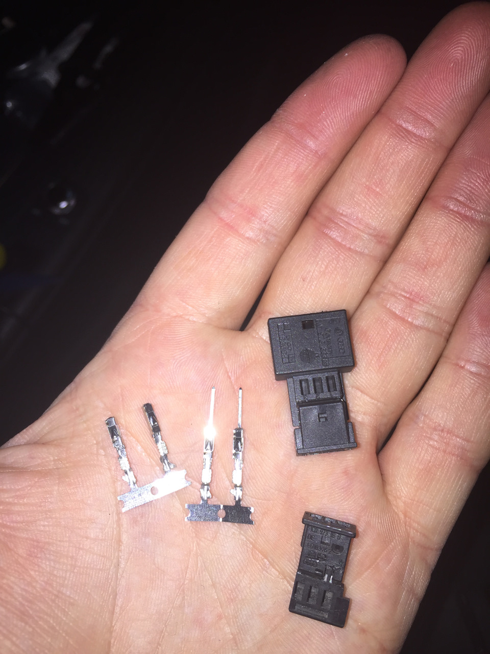 1C0973119B Корпус плоского разъёма VAG | Запчасти на DRIVE2