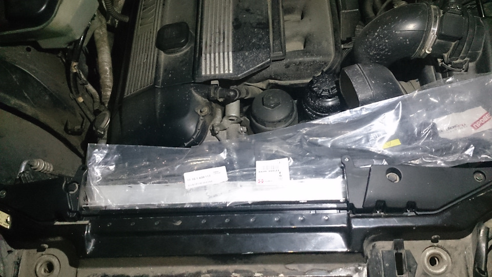 17101439117 Кронштейн радиатора водяного охлаждения BMW | Запчасти на ...