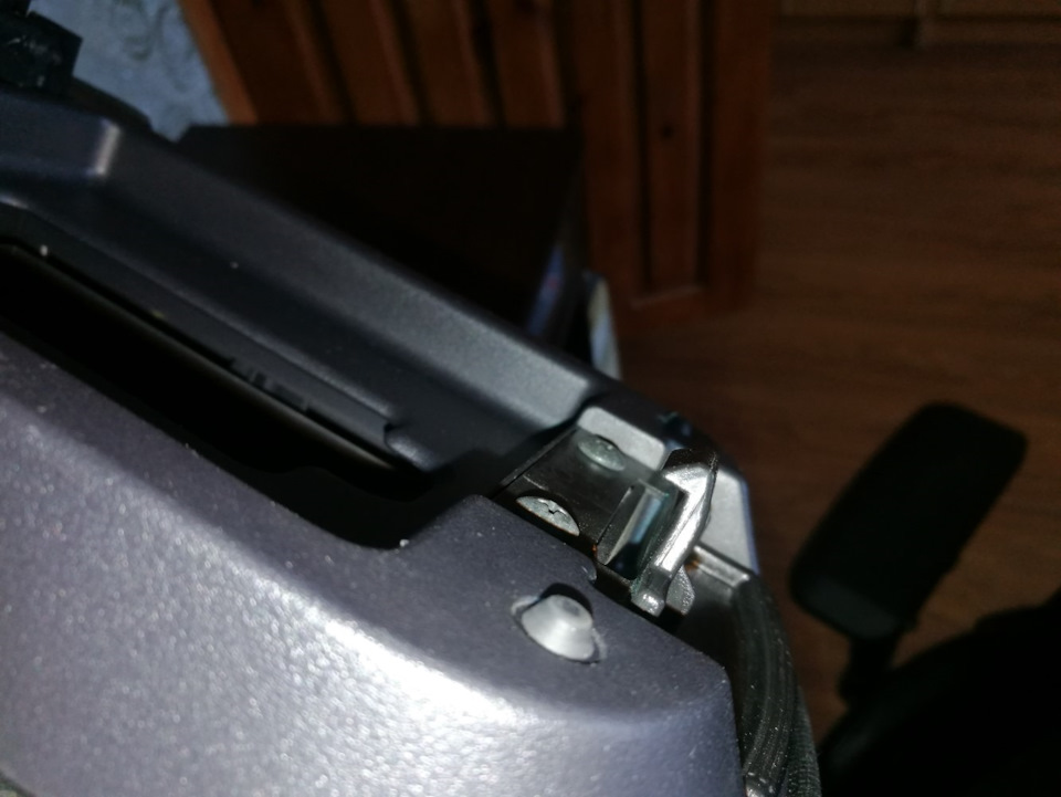 Подлокотник (одинарный) на Mitsubishi Lancer X, Mitsubishi Galant ...