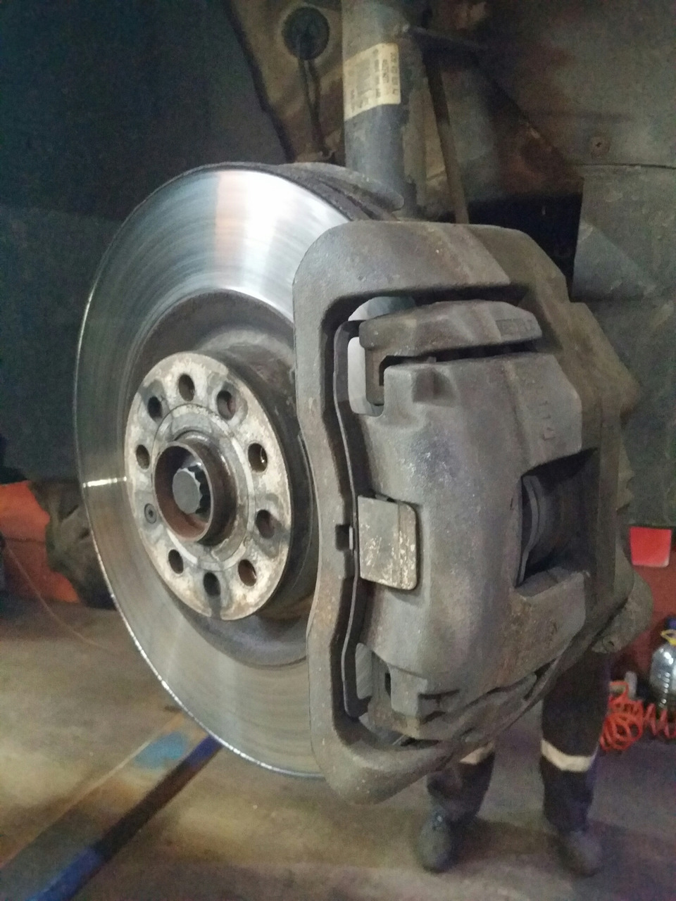 в какой цвет красить суппорта?) — Volkswagen Passat CC, 3,6 л, 2009 ...