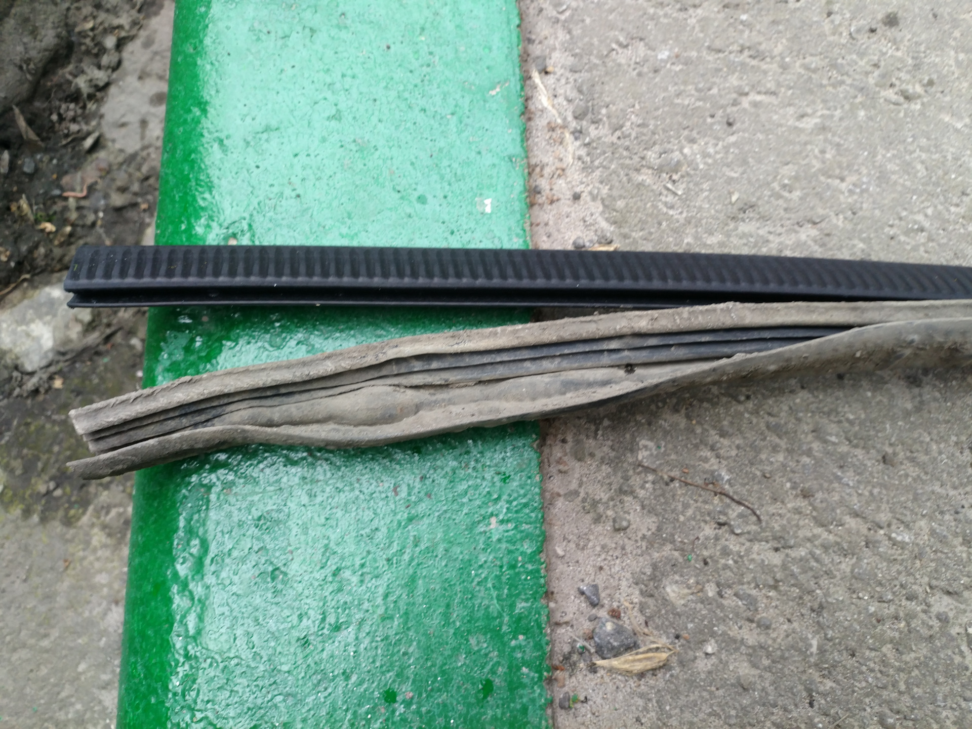 Уплотнитель подкрылка заднего — Land Rover Discovery III, 2,7 л, 2008 ...