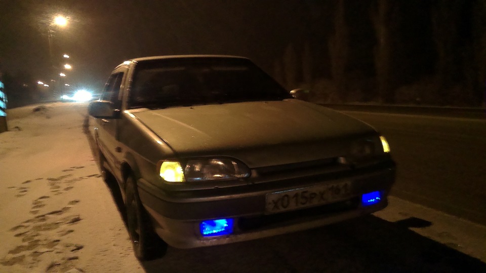 синие туманки — Lada 2115, 1,5 л, 2006 года | фотография | DRIVE2