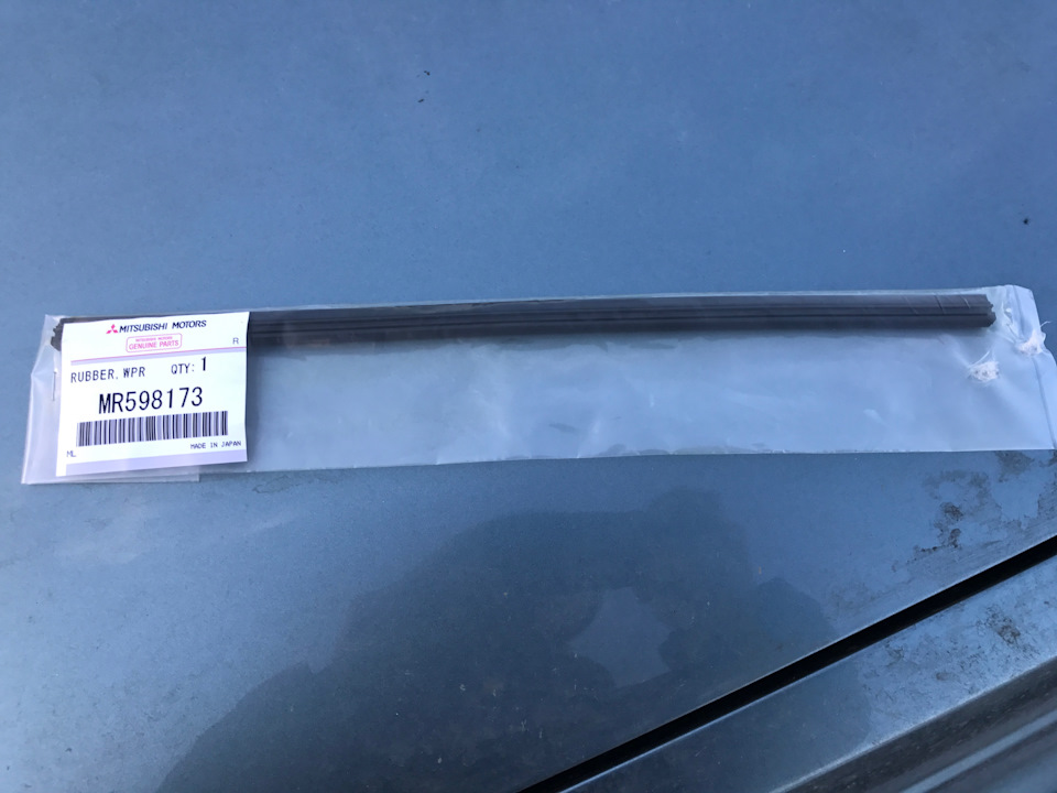 MR598173 РЕЗИНКА ЩЕТКИ RR ДВОРНИКА 305MM CW6W Mitsubishi | Запчасти на ...