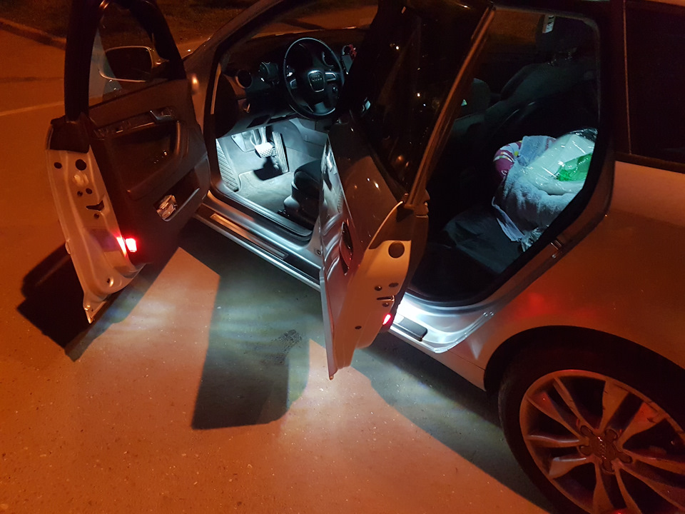 Подсветка в двери — Audi A3 Sportback (8PA), 1,4 л, 2012 года ...