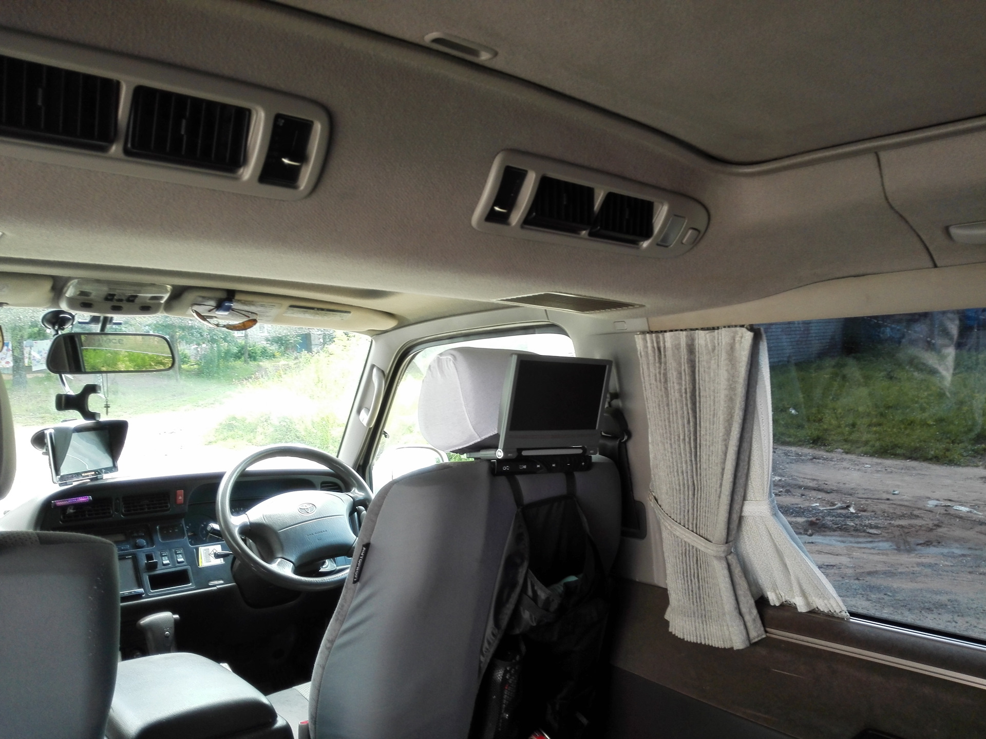 телек в дорогу — Toyota HiAce (H100), 3 л, 1997 года | видео | DRIVE2