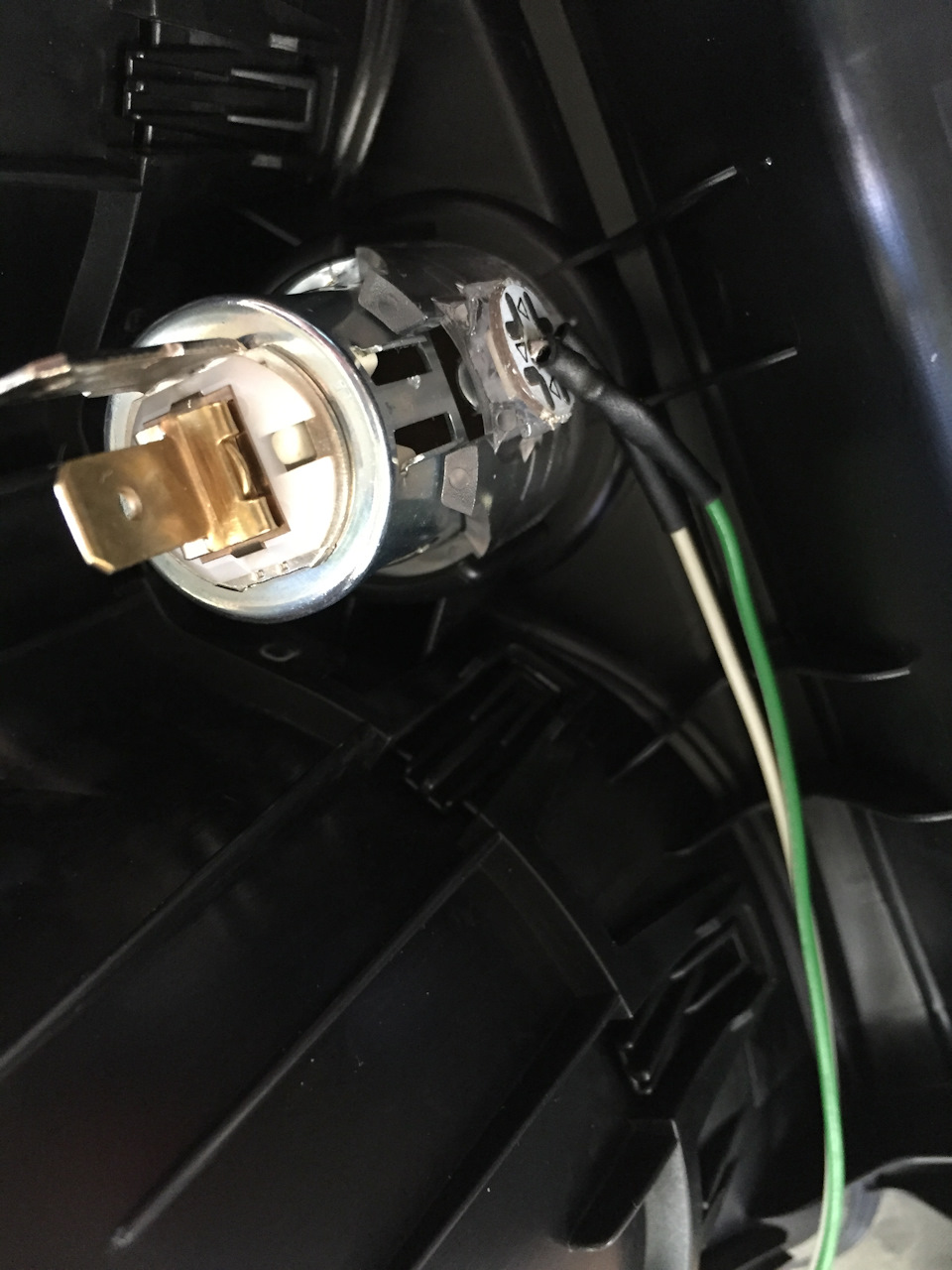 Подсветка кольца прикуривателя — BMW 1 series (F20), 1,6 л, 2012 года ...