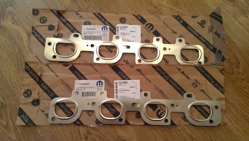 прокладки выпускного коллектора — Chrysler 300C (1G), 5,7 л, 2005 года ...