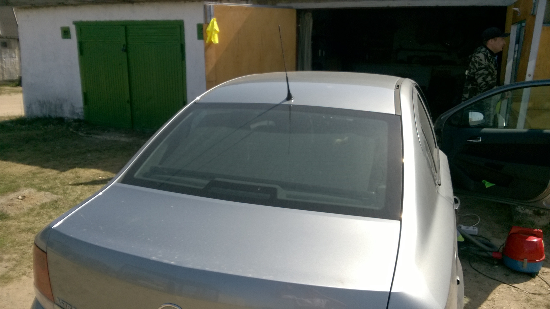 Шторка заднего стекла — Opel Astra H, 1,6 л, 2013 года | аксессуары ...