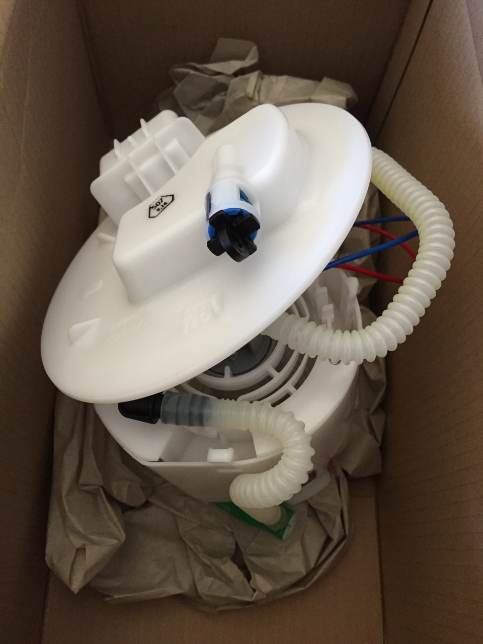 Замена топливного насоса — Saab 9-3 (2G), 2,8 л, 2007 года | визит на ...