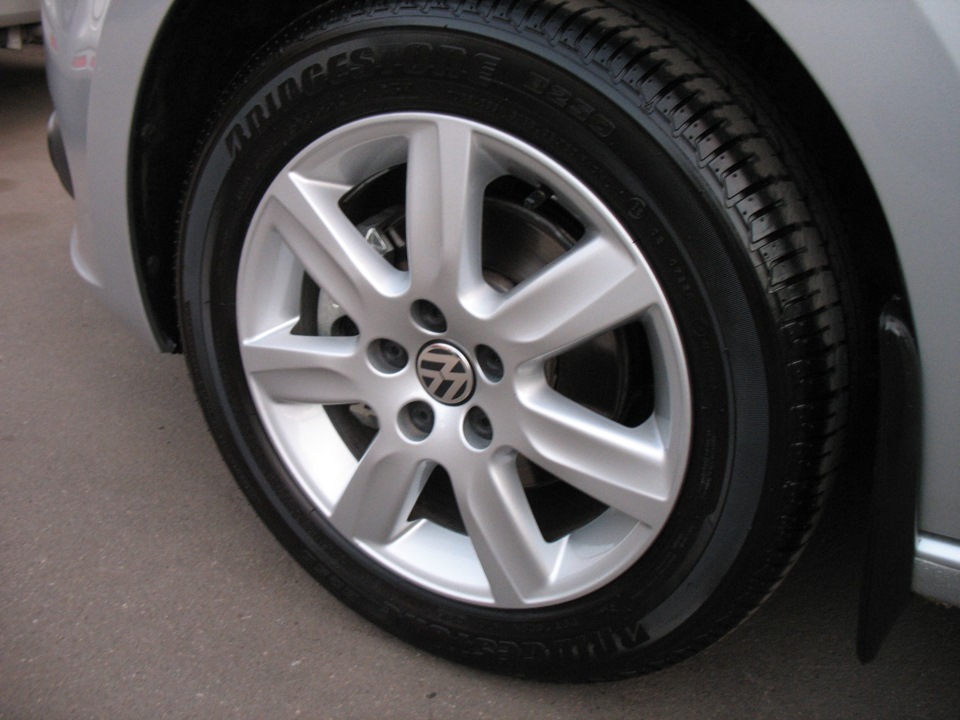 Бюджетный чернитель покрышек 3ton — Volkswagen Polo Sedan, 1,6 л, 2015 ...
