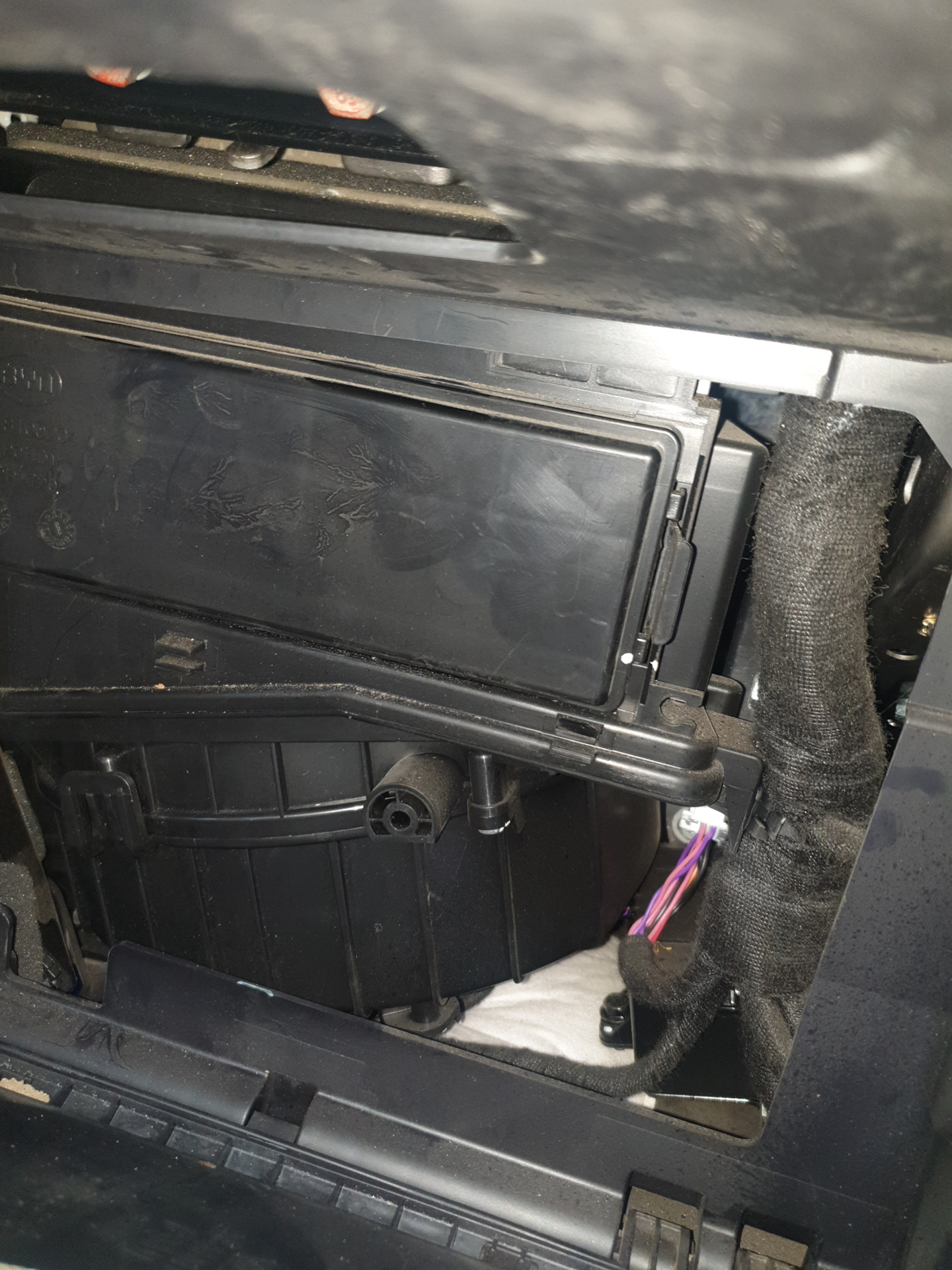 BYD YUAN 360 замена салонного фильтра — BYD Yuan EV360, 2018 года | плановое ТО | DRIVE2