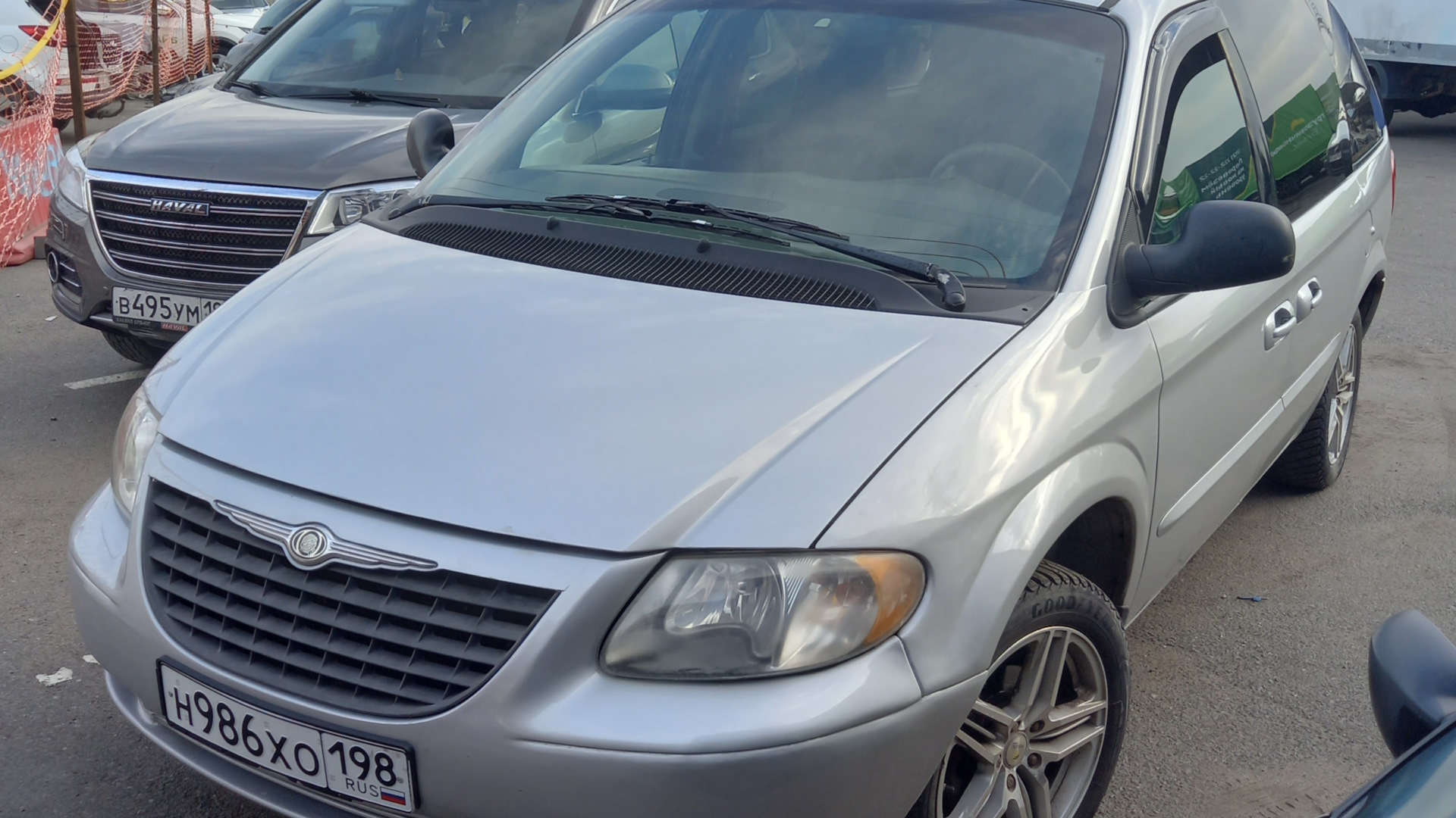 Chrysler Voyager (4G) 2.4 бензиновый 2003 | Серебряный Боинг 2 на DRIVE2