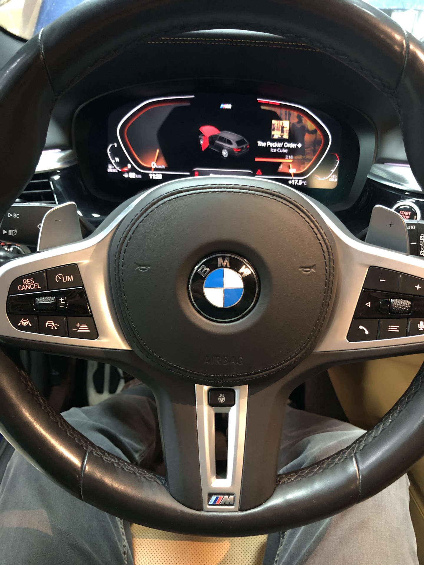 Накладка центральная в руль от f90 — BMW 5 series Touring (G31), 2 л ...