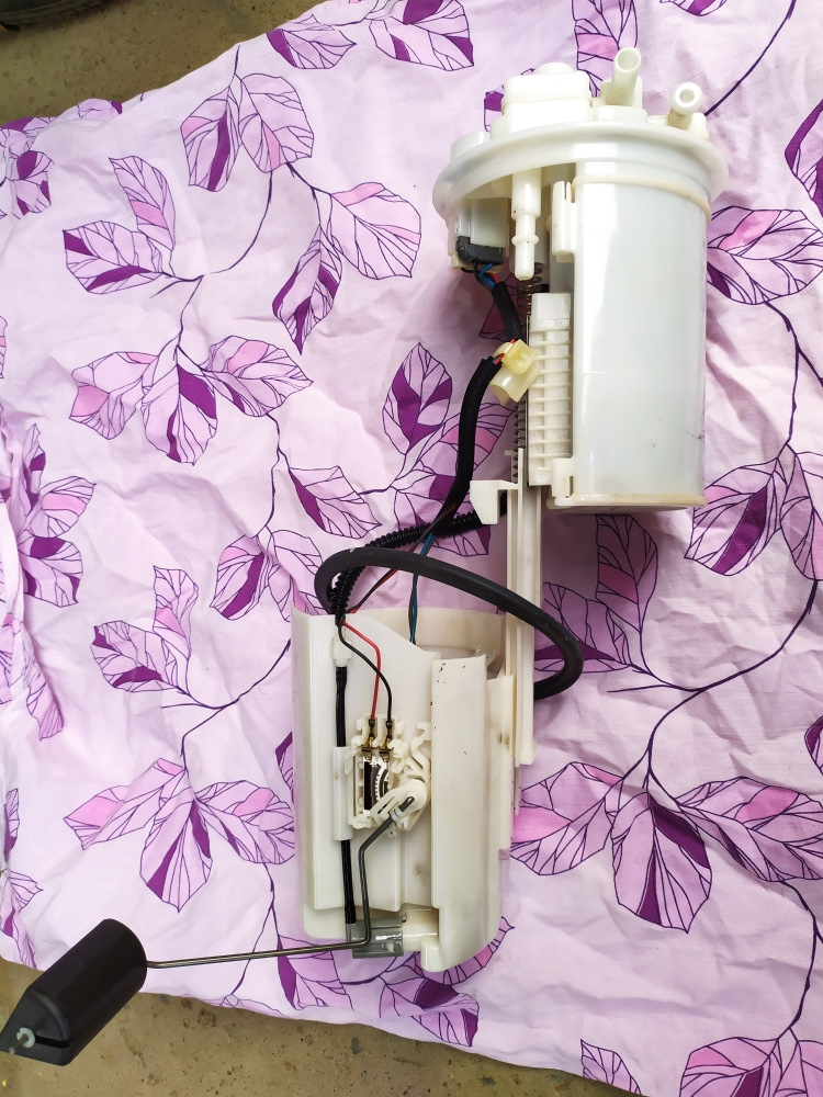 Замена топливного фильтра — Lexus ES (XV60), 2,5 л, 2013 года | своими ...