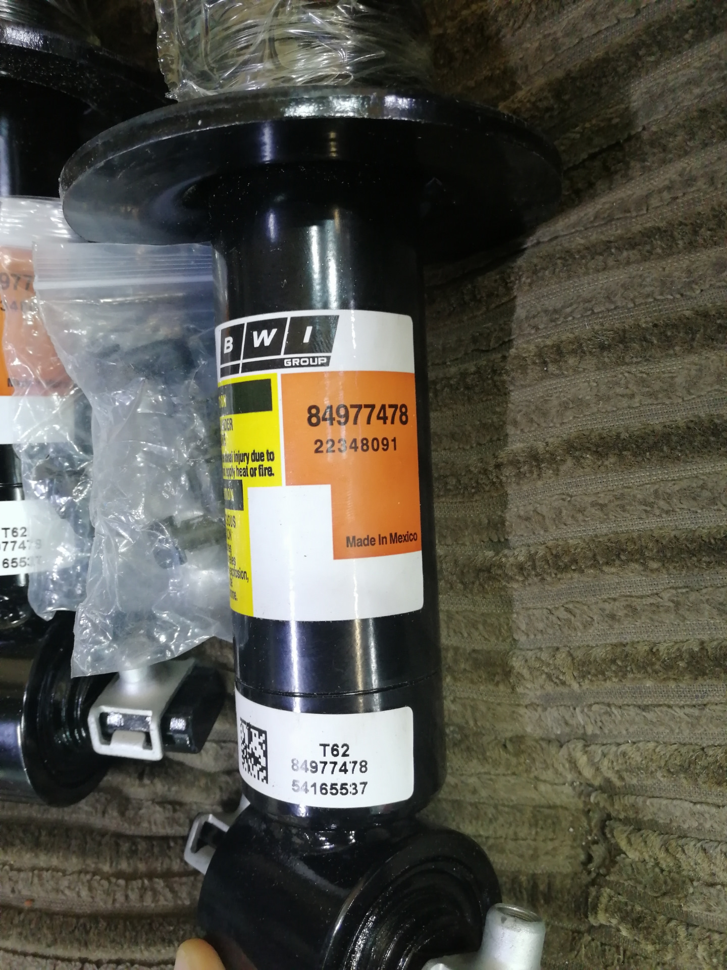 Замена передних амортизаторов — Cadillac Escalade (4G), 6,2 л, 2018 ...