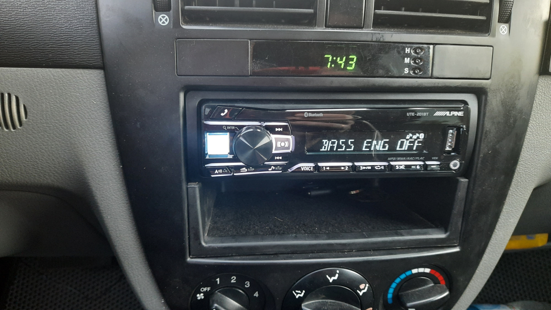 ВНЕОЧЕРЕДНАЯ Замена головного устройства на Магнитола 1 din Alpine UTE ...