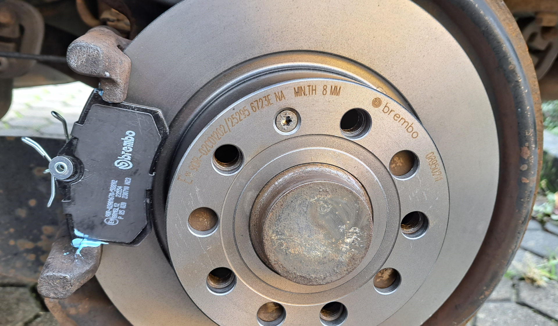 Задние тормоза — Volkswagen Golf Mk6, 1,4 л, 2010 года | своими руками ...