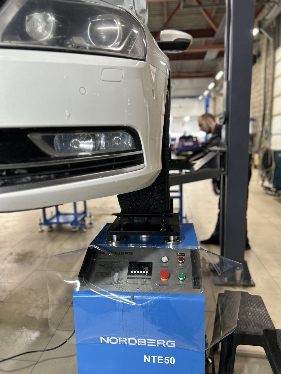 Были мы тут на люфт-детекторе — Volkswagen Passat B7, 1,8 л, 2012 года ...