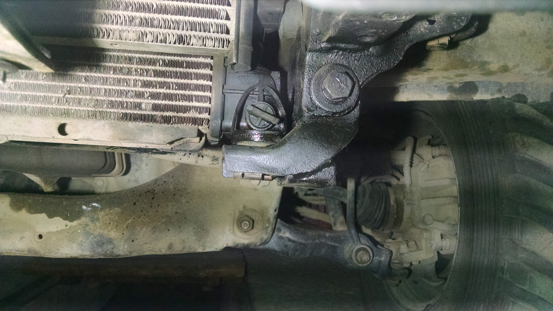 переделка нижних креплений радиатора — SsangYong Kyron, 2,7 л, 2006 ...