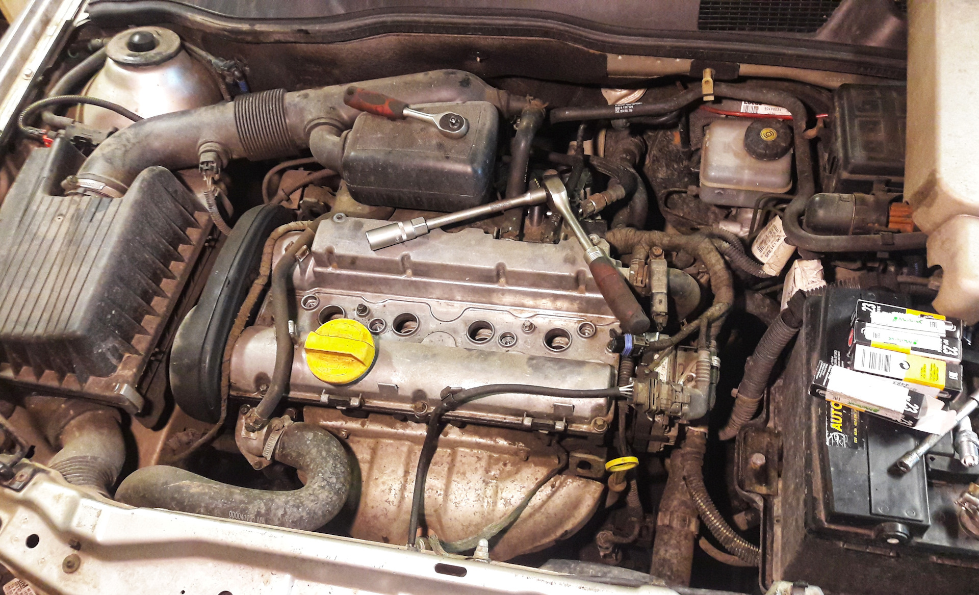 Заменил масло, свечи, фильтра. — Opel Astra G, 1,6 л, 2000 года ...